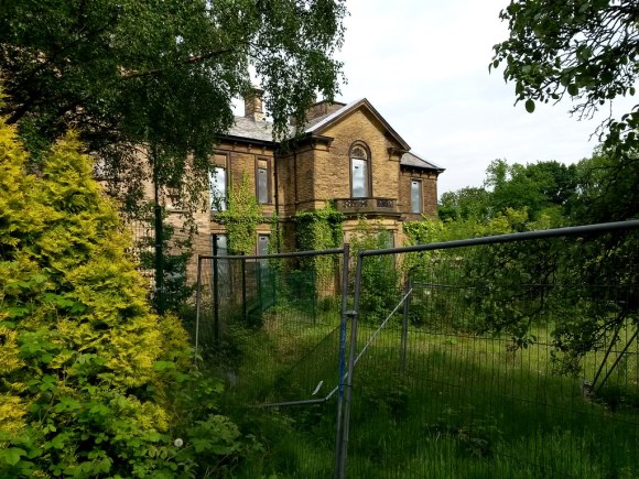 Tapton Court: A ‘brass castle’ above the fog of the town
